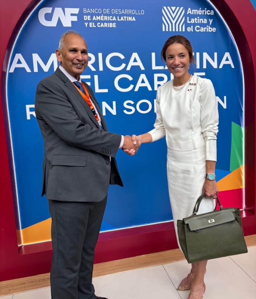 The IICA Director General and the CAF President and Vice President ...